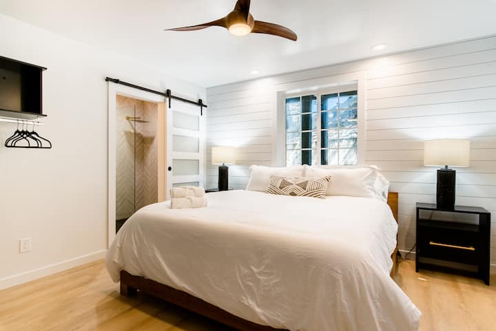 King Studio Near Lake Arrowhead Village - Lake Arrowhead, CA