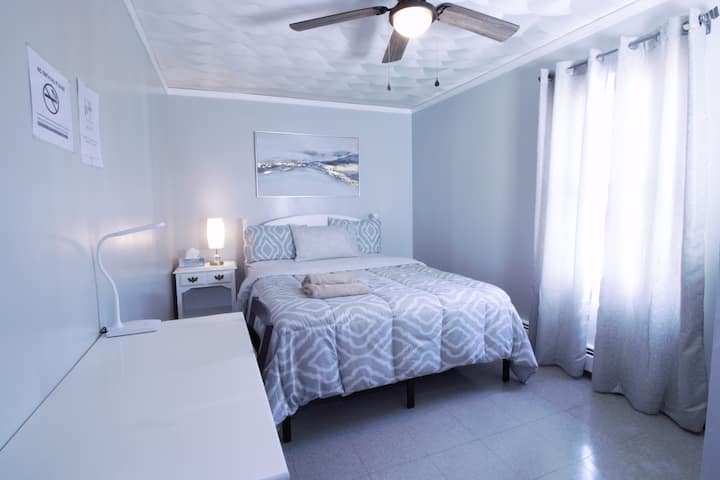 Cozy Minimalist Bedroom In Worcester - Worcester, MA