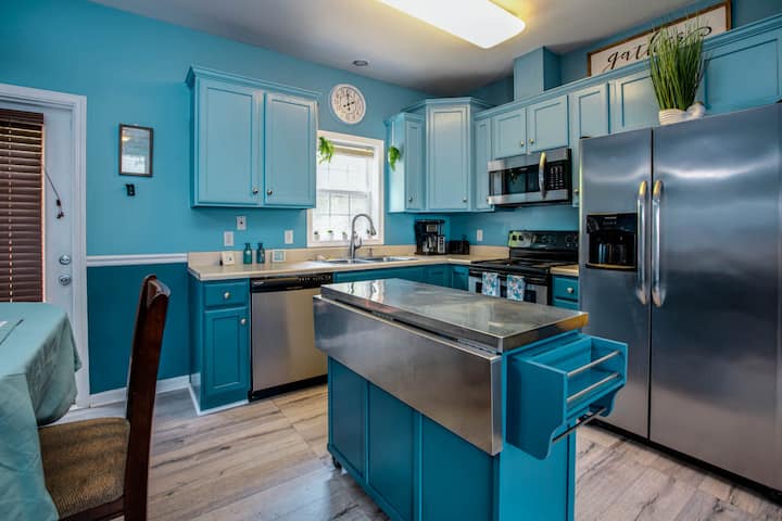 Beach Vibes In The City! 3/2 With Large Backyard - Tallahassee