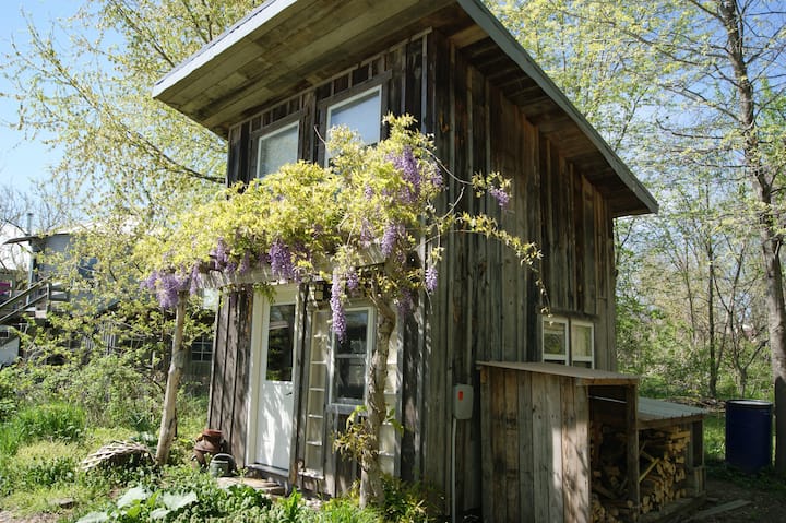 Quaint, Ecovillage Tiny Home - Memphis, MO