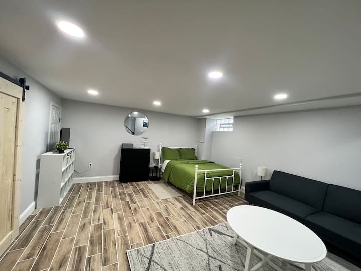 Spacious Basement Studio W/ Private Entry/parking - Towson, MD