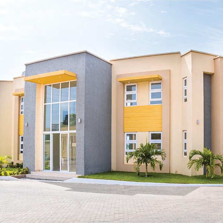 Cheerful 3-bedroom Home With A Pool And Gym - Accra