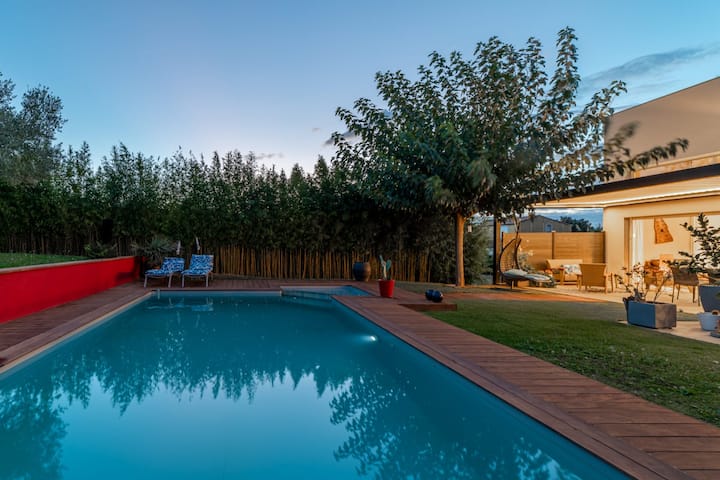 Villa Tovana,
Grande Et Belle Villa Dans Le Sud - Vauvert