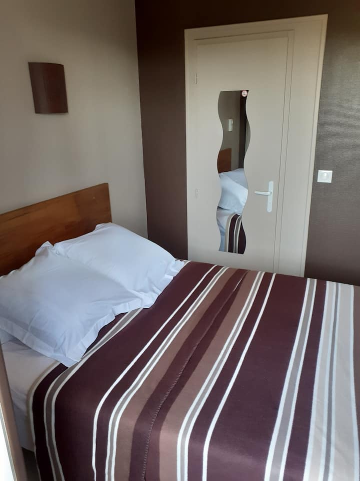 Chambre Double N°2  Wc Et Salle De Bain Privée - Oradour-sur-Glane