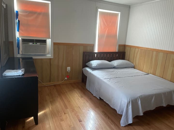 Adorable 1 Bedroom Unit With Separate Access - Falls Church