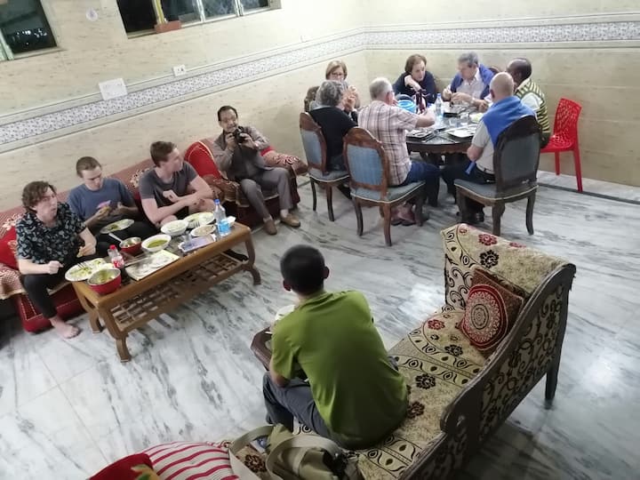 Room With Balcony Near Taj@ Anukampa Guest House - Agra