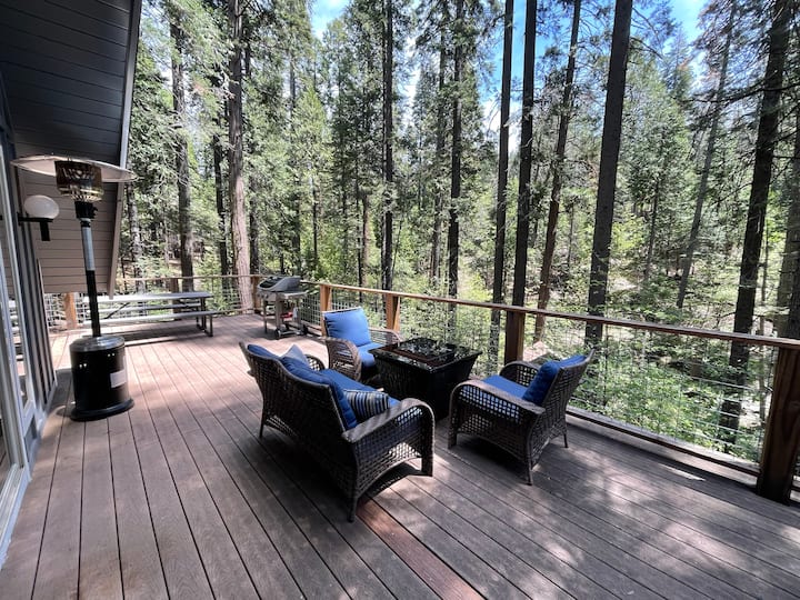 A-frame With Secluded Forest Views And Treehouse - Arnold, CA