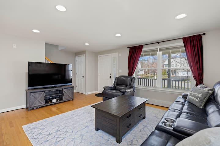 Convenient Portland Home 3 Miles From Downtown - Portland, ME