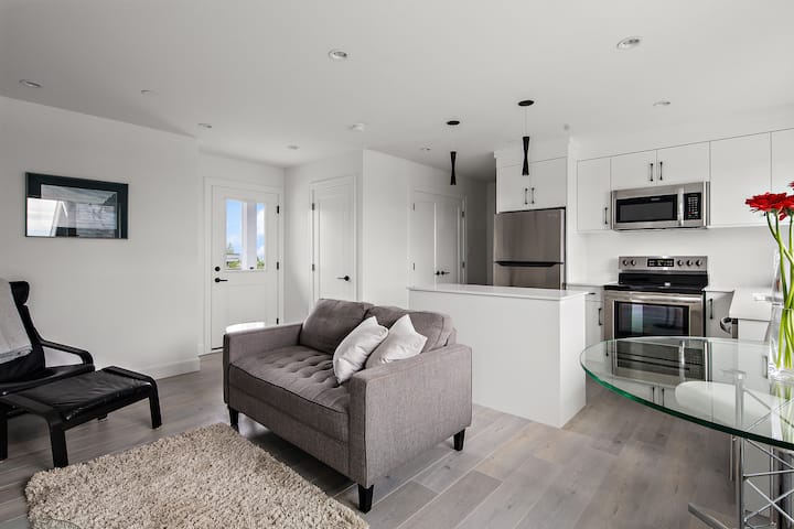 Brand New Luxury One Bedroom Unit - Vancouver Island