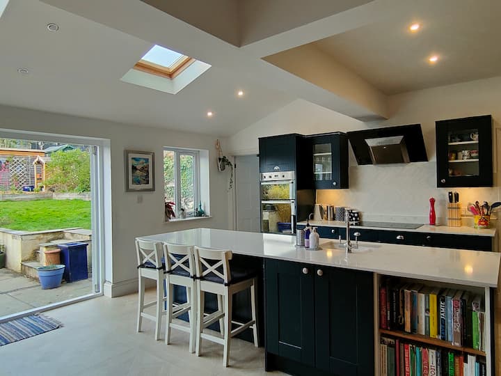 Spacious Family Home - Lovely Garden With Parking - Bristol