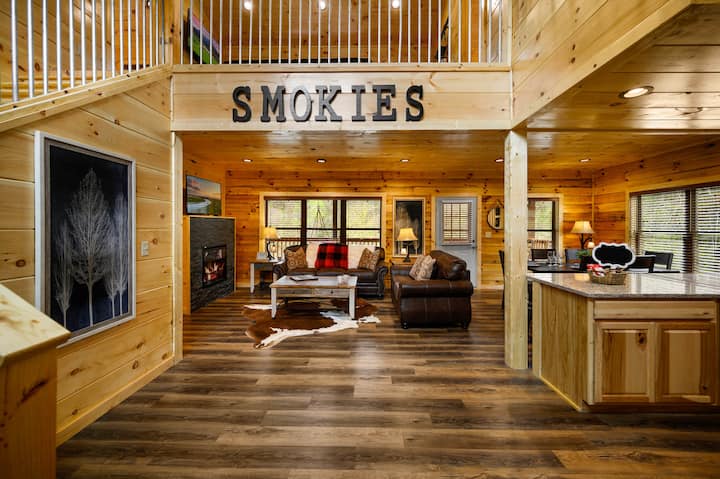 Brand New Luxury Cabin, 5br, Hottub, Games, Moviet - Tennessee
