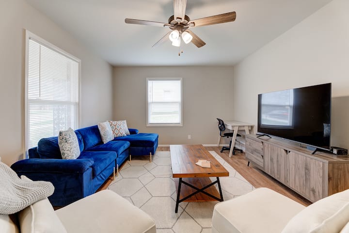 Chic 3br Stay | Modern Comfort In Waukesha - Brookfield, WI