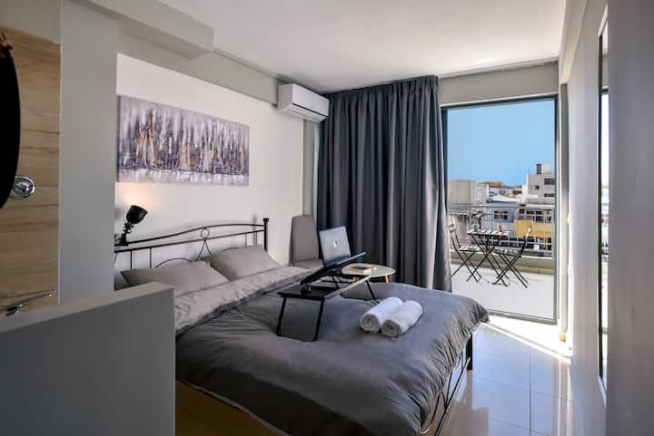 ! Lovely 5th Floor Central Studio In Heraklion - Heraklion