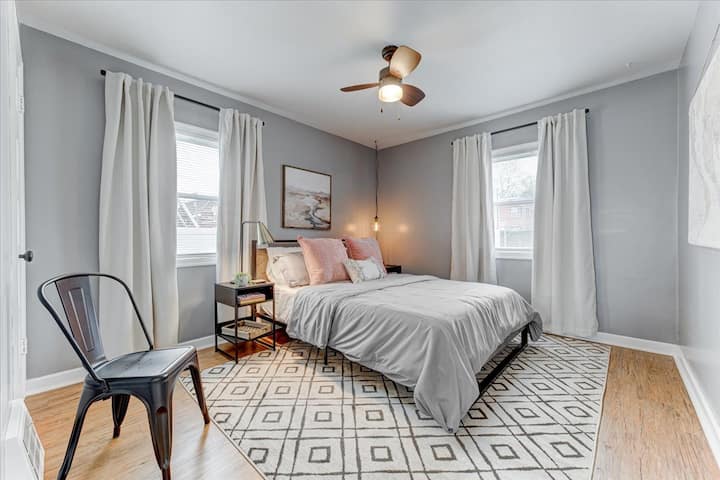 Cozy 1br In Benson | Walk To Shops & Restaurants - Omaha, NE