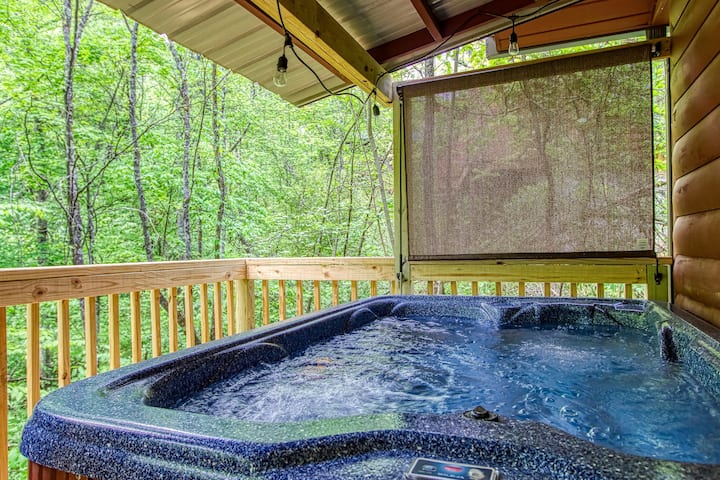Boho Cabin - No Clean Fee! Convenient & Private - Pigeon Forge, TN