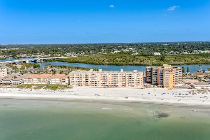 Oceanfront 2bed 2bath Lovely Condo - Indian Shores, FL