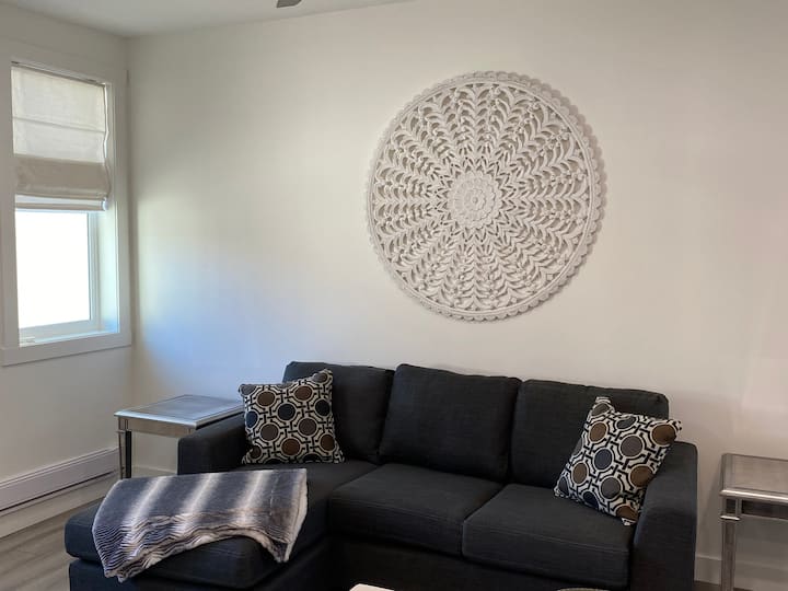 Beautiful 1 Bedroom Suite Close To Beach - Kelowna