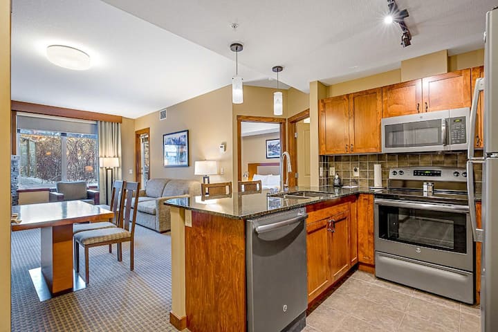 Lovely Condo With Mountain View + Hot Tub - Canmore