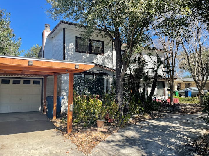 Little German Garden Haus - Alamo Heights, TX