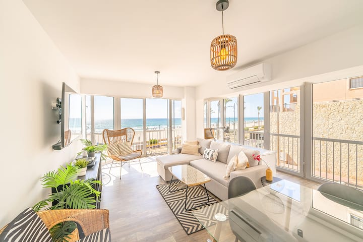 Beachfront With Views Apartment - Alicante