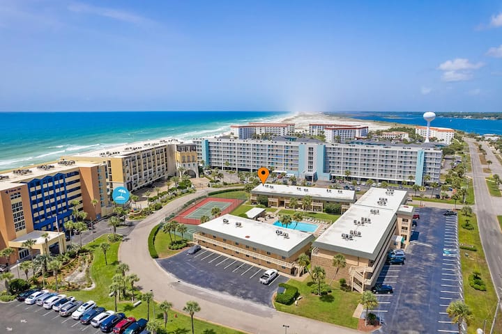 Just A Few Steps To The White Sand Beach - Fort Walton Beach, FL