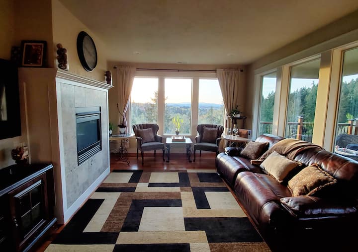 Beautiful Home With Amazing Views - Eugene, OR