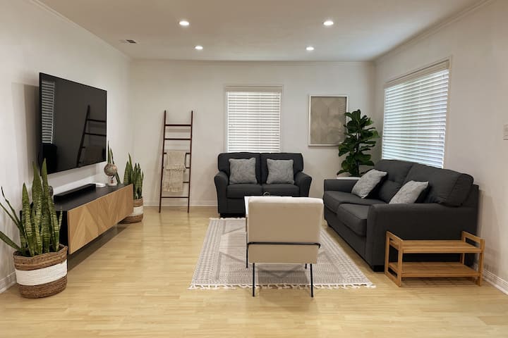 Sunny Family Getaway: 3br Home With Large Backyard - Long Beach, CA