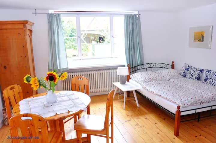 Charming Farmhouse Offers Apartment-like Rooms - Schriesheim