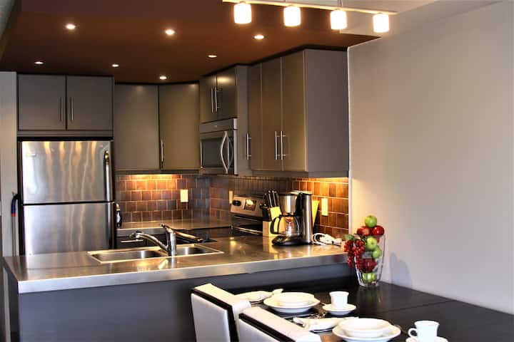 Cozy And Lovely 1 Bedroom Apartment W Free Parking - Calgary