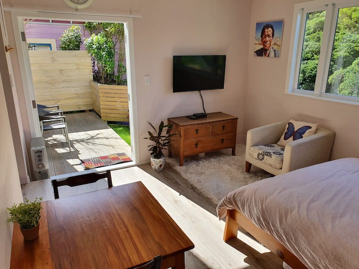 Modern Studio, With A Scenic View - Wellington