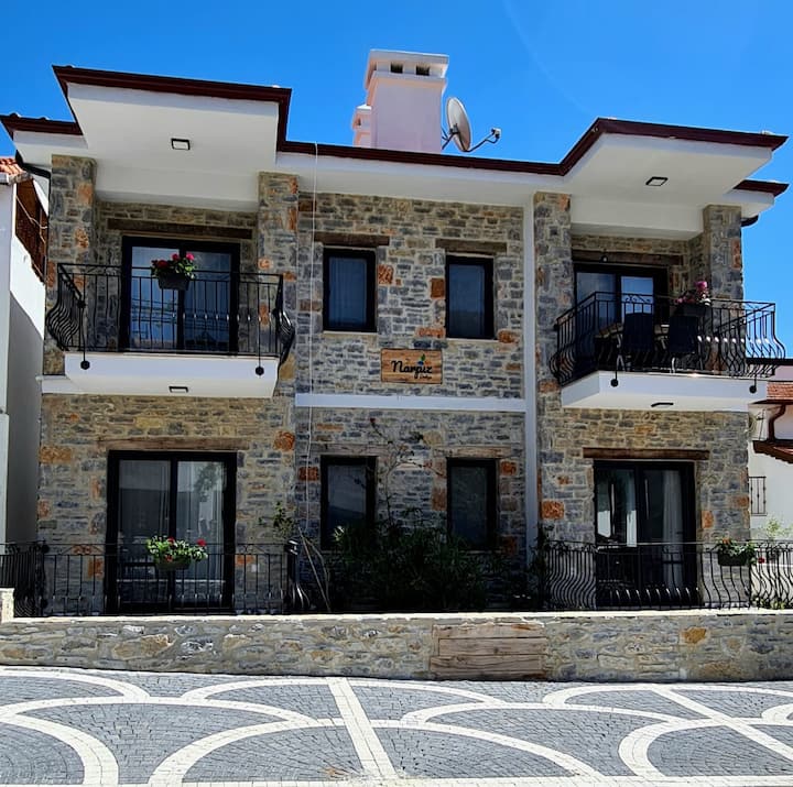 Evinizin Konforunda Datça Merkezde 1+1 Ev - Datça