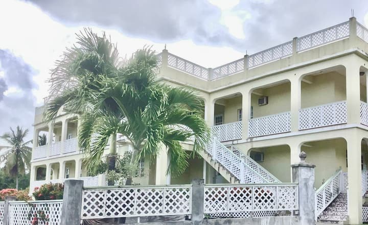 Lovely 2-bedroom Rental Unit With Free Parking - San Cristóbal y Nieves