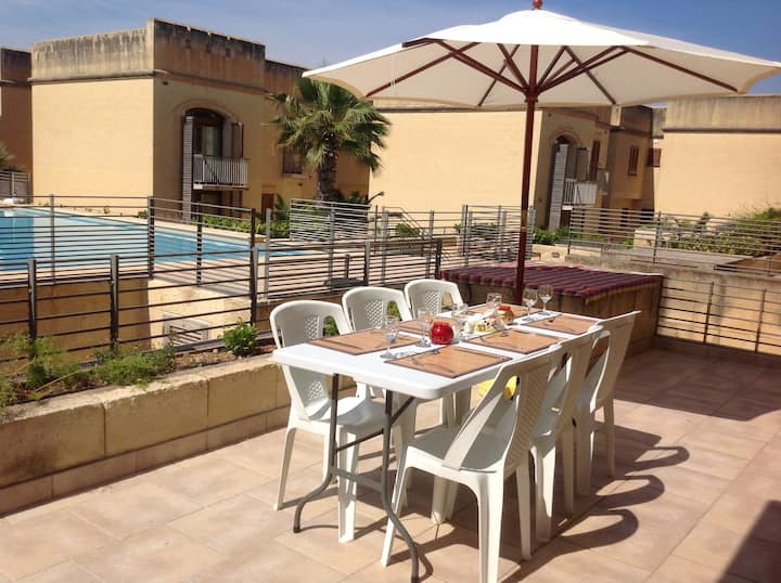 Fort Chambray Luxury Apartment Facing Pool - Malta