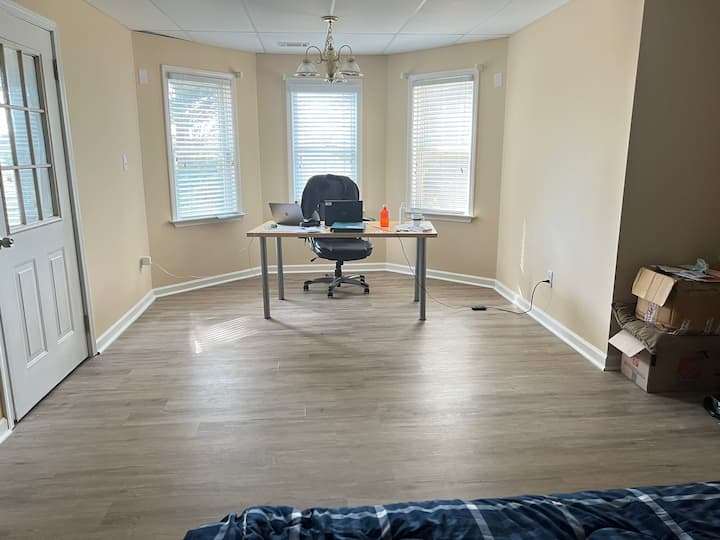 Daylight Basement 1600 Ft.² With Private Entrance - Alpharetta, GA