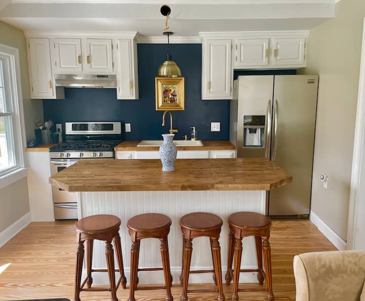 Welcome To Mad Duck Cottage - Connecticut