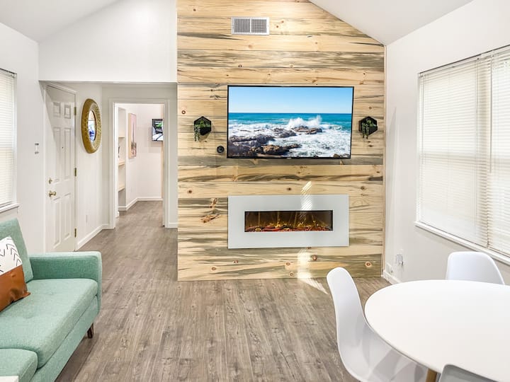 2 Bd Beautiful East Sacramento Sanctuary W/parking - Sacramento, CA