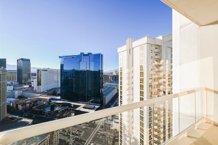D35o2 Studio Ph Floor W/stripview/balcony/pool - The LINQ Hotel + Experience