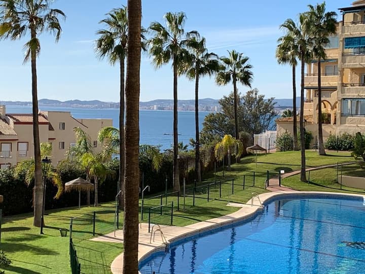 Torrequebrada Excelente Piso Frente Al Mar - Benalmádena