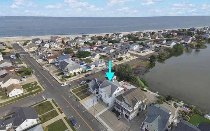 Spacious 5 Bedroom Home At The Beach & On A Lake! - Manasquan, NJ