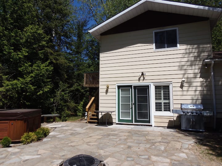 Allenwood Beach Vacation Rentals & Homes - Ontario, Canada | Airbnb