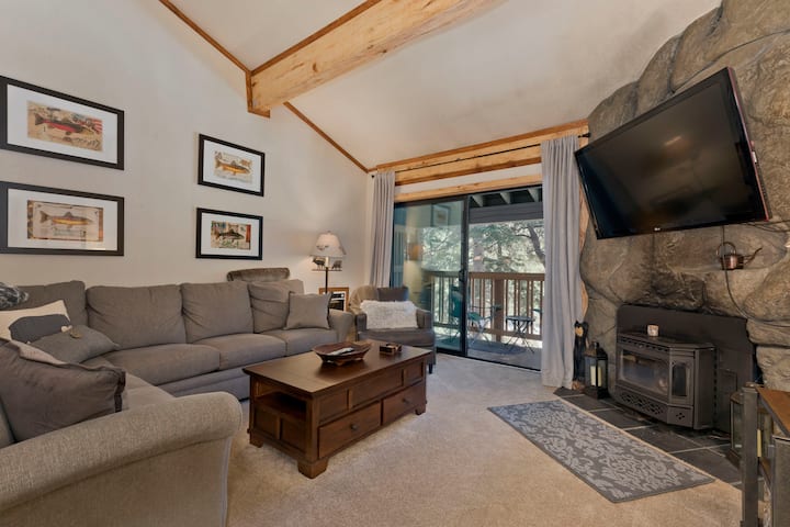 Cute 3bd/2bth W/ 2 Kings! Hot Tub. Walk To Lifts! - Mammoth Mountain, CA