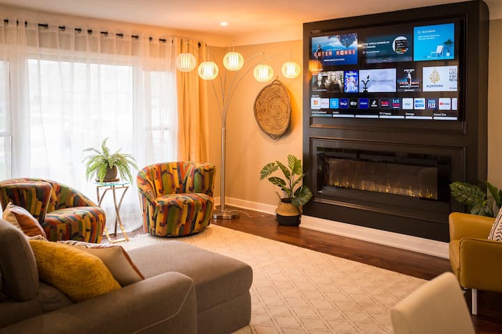 Entire3bed Main Floor. Hot Tub & Free Parking - Hamilton, ON, Canada