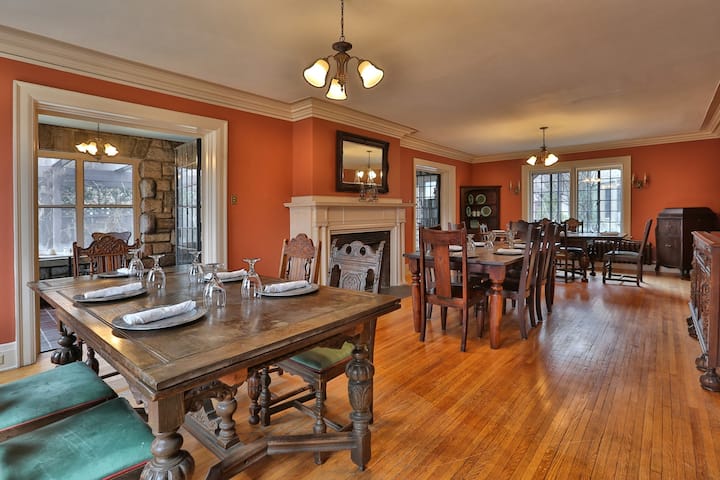 Carriage Cottage House At Stone Chalet B&b - Ann Arbor, MI