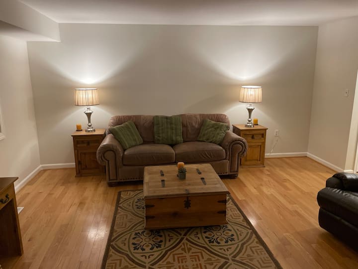 Cheerful 1 Br/1 Ba Private Room With Free Parking - Fairfax, VA