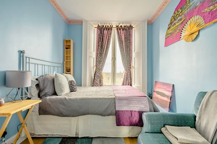 Elegant Room In New Town Classical Home - Edinburgh, UK