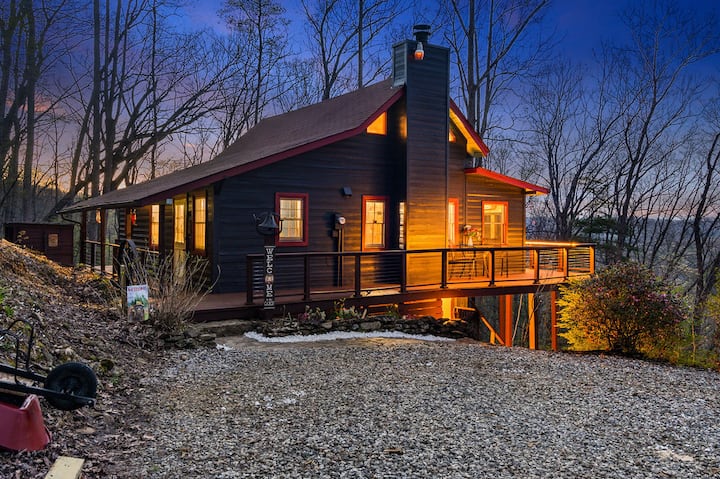 New! Miso's Tranquil Cabin Escape | 2br Sleeps 6 - Blairsville, GA