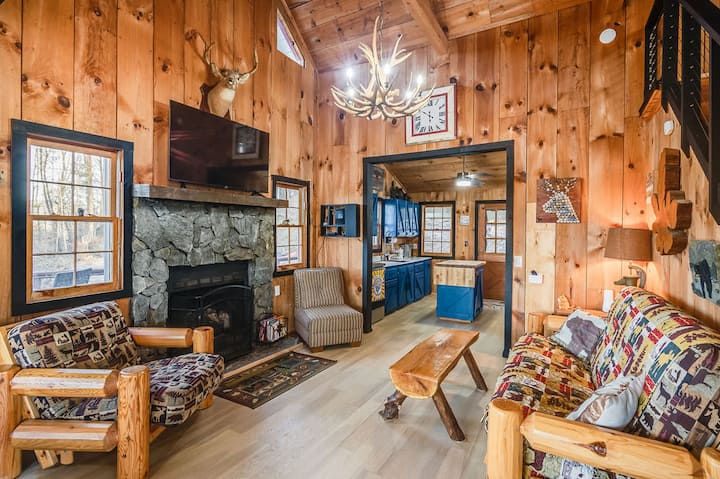 New! Miso's Tranquil Cabin Escape | 2br Sleeps 6 - Blairsville, GA