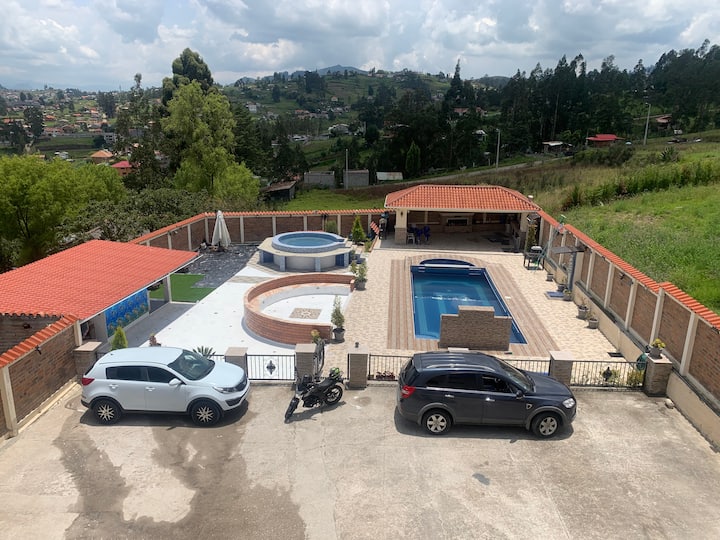 Lovely Vacations With Your Family With Hot Pool - Cuenca