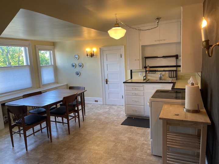 Lovely Apt #3 Historic Building Stadium District - Tacoma, WA