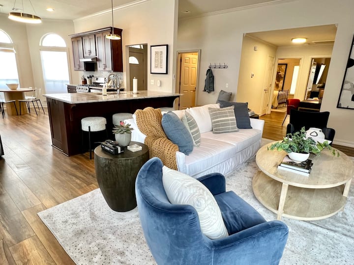 Casa Joya! Professionally Designed Luxury In Jenks - Oklahoma Aquarium, Jenks